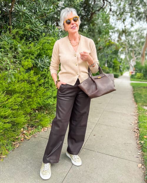 Relaxed elegant outfit idea for fall - une femme x susan blakey