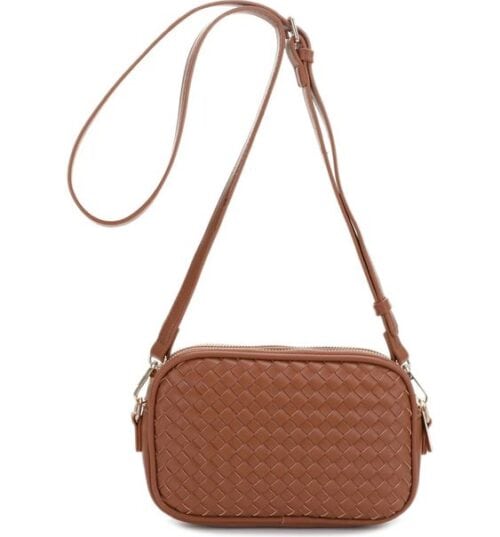 10 Stylish bags without logos - une femme d'un certain âge