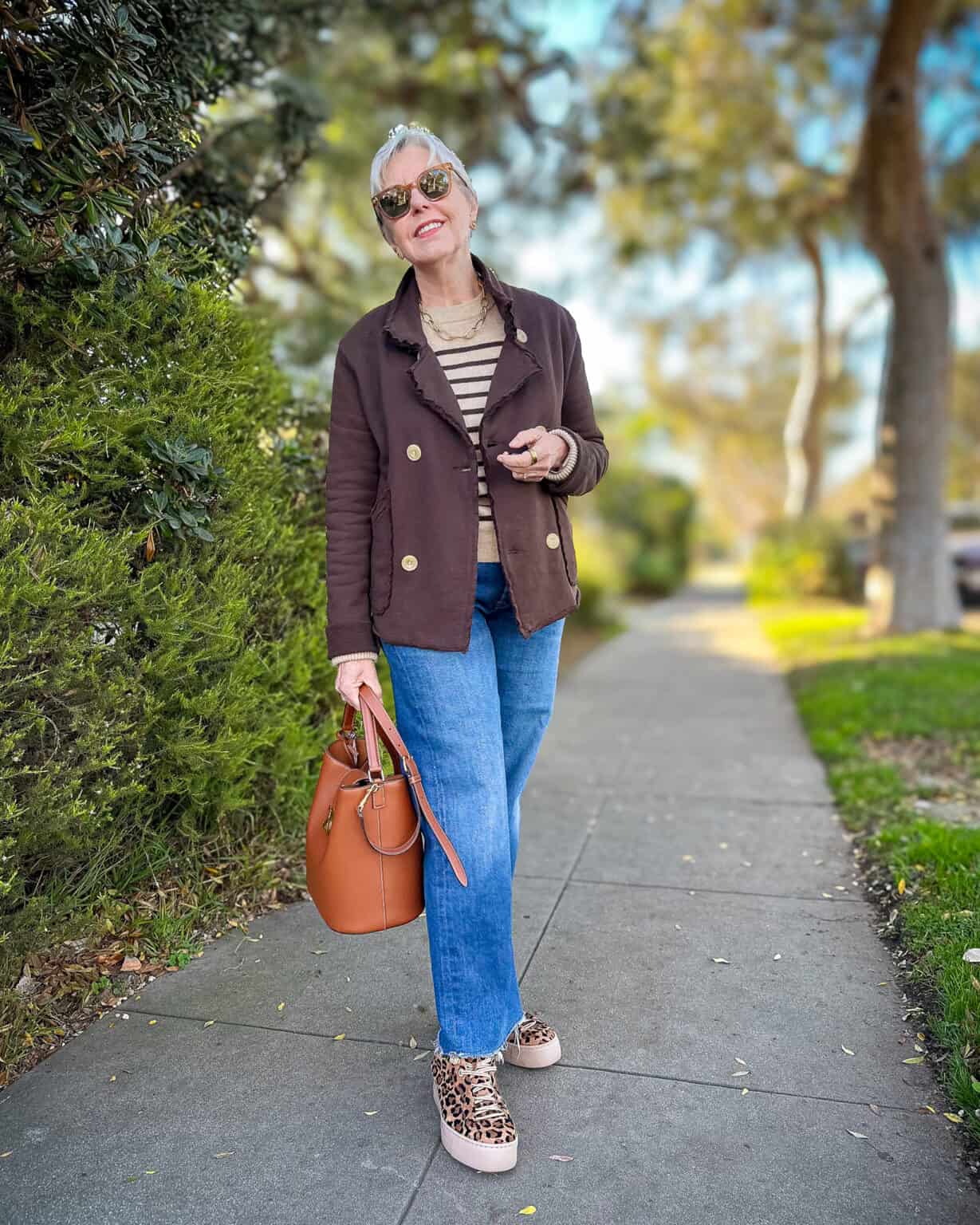 Streamline Your Style with an Outfit-Based Capsule - une femme d'un ...